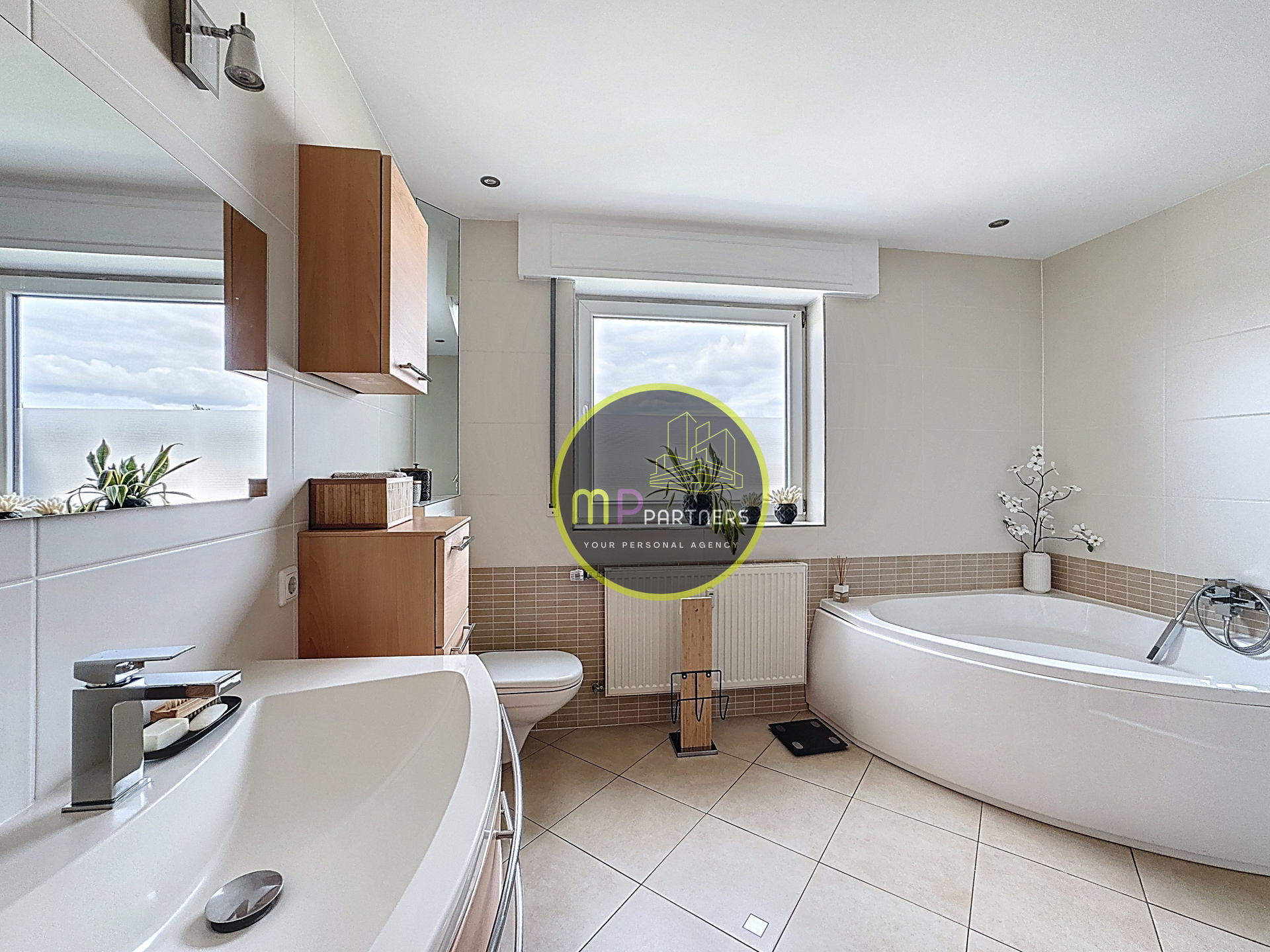 Spacieux duplex avec 3 chambres, terrasse et 2 emplacements | NOM_AGENCE